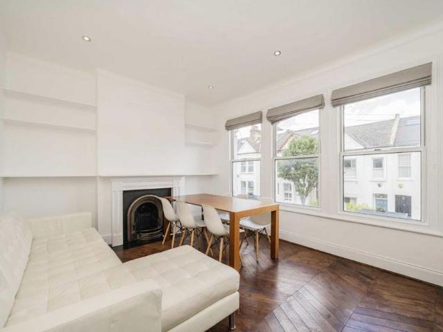 3 bedroom flat to rent