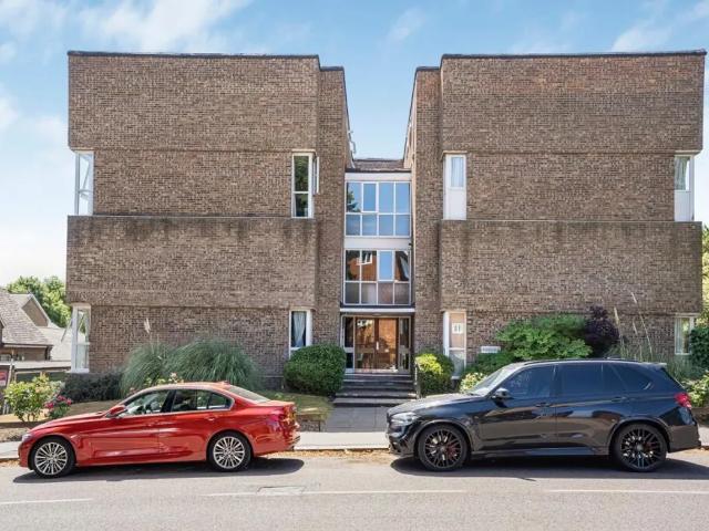 3 bedroom flat to rent