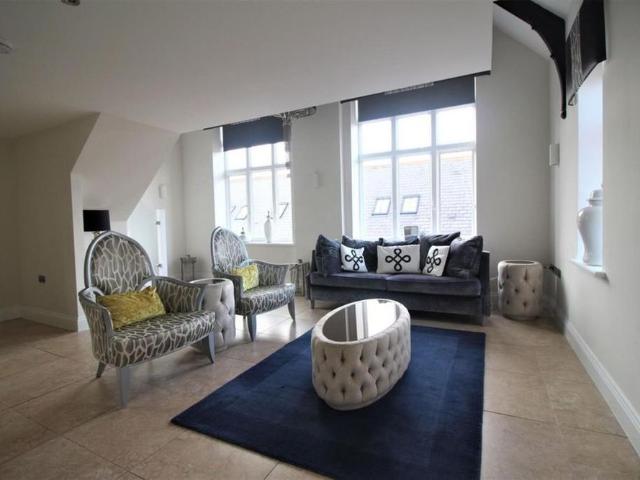 3 bedroom flat to rent
