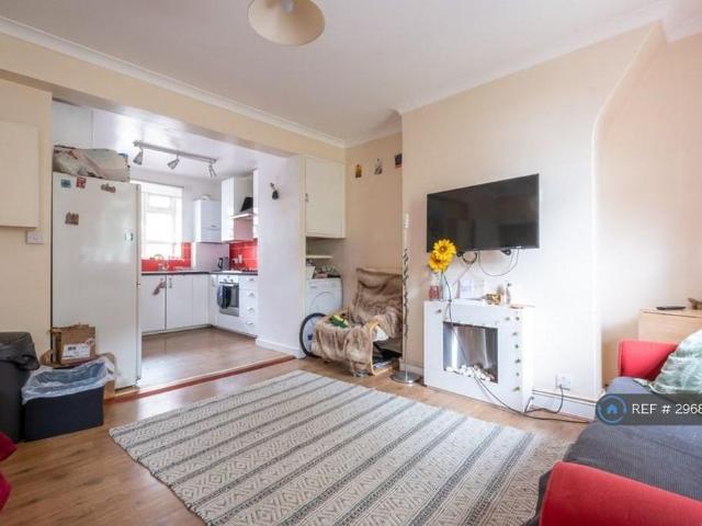 3 bedroom flat to rent