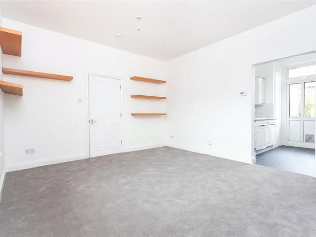 3 bedroom flat to rent