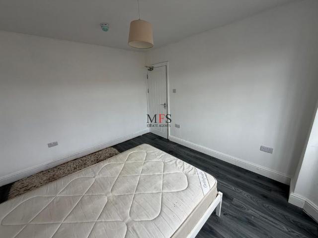 3 bedroom flat to rent