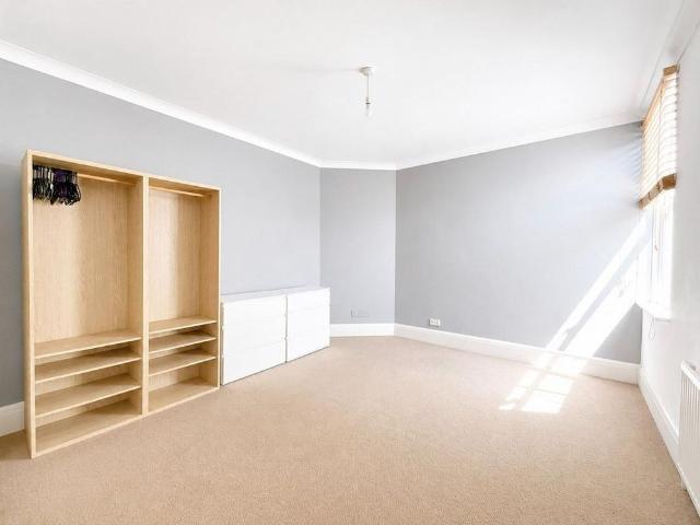 3 bedroom flat to rent