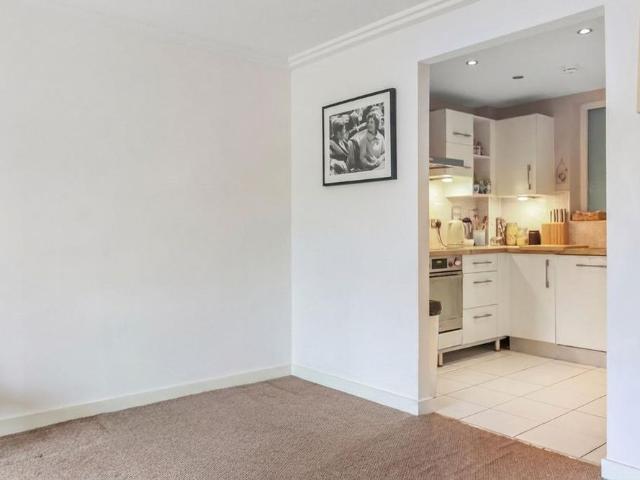 3 bedroom flat to rent