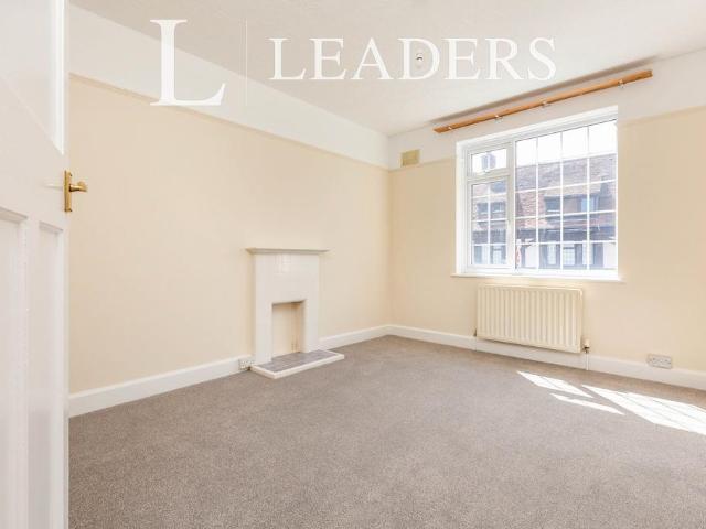 3 bedroom flat to rent