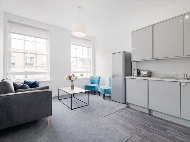 3 bedroom flat to rent
