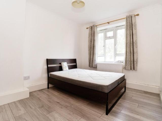 3 bedroom flat to rent
