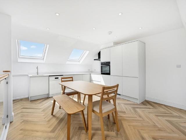 3 bedroom flat to rent
