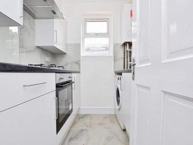 3 bedroom flat to rent