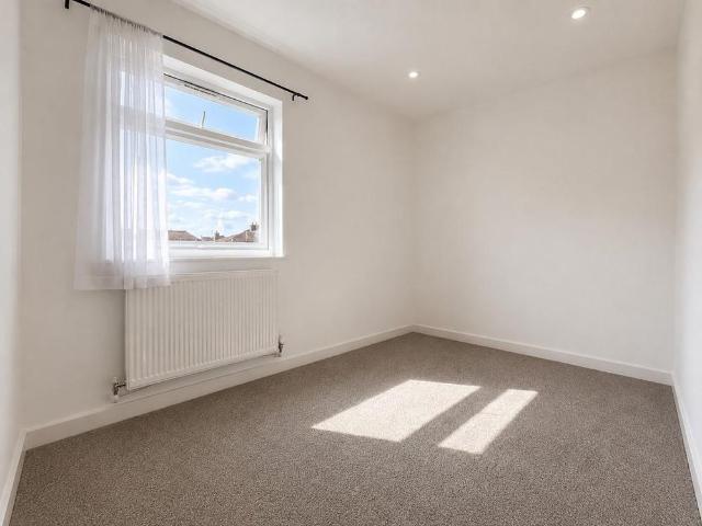 3 bedroom flat to rent