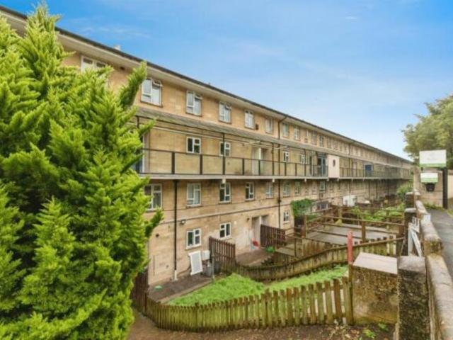 3 bedroom Flat To Rent