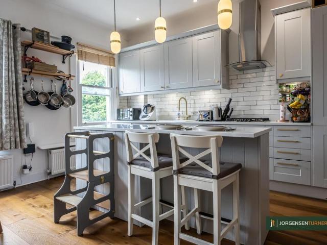 3 bedroom flat to rent