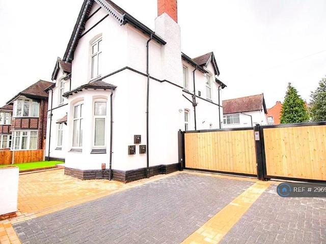 3 bedroom flat to rent