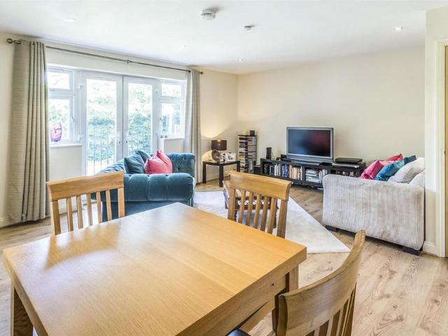 3 bedroom flat to rent