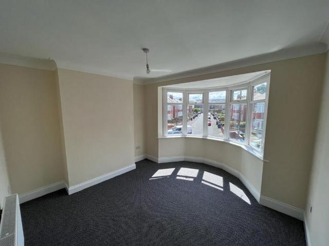 3 bedroom flat to rent