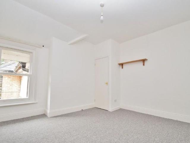3 bedroom flat to rent