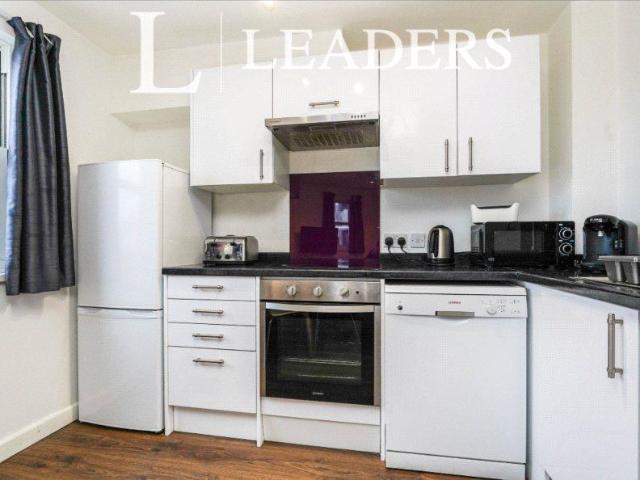 3 bedroom flat to rent