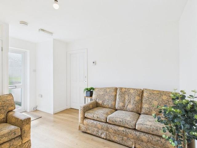 3 bedroom flat to rent