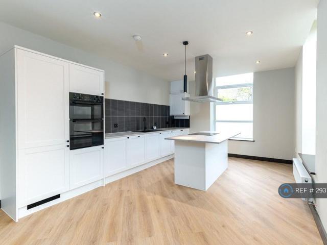 3 bedroom flat to rent