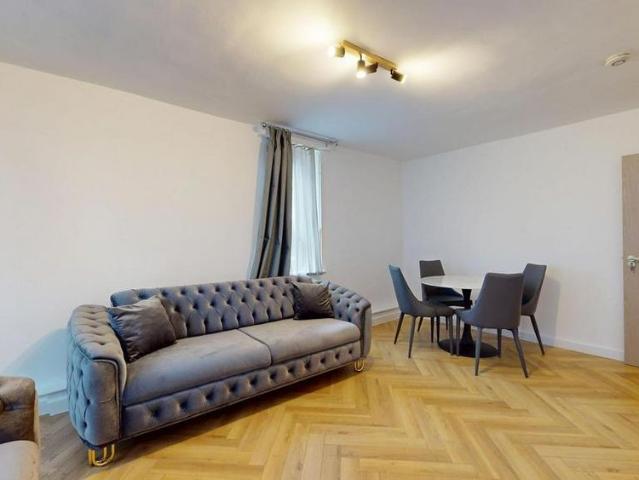 3 bedroom flat to rent