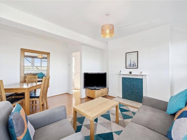 3 bedroom flat to rent