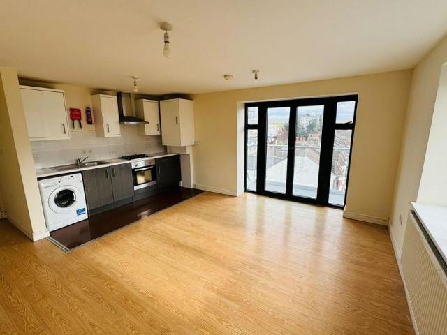 3 bedroom flat to rent