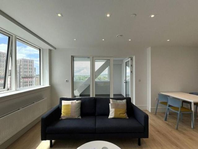 3 bedroom flat to rent