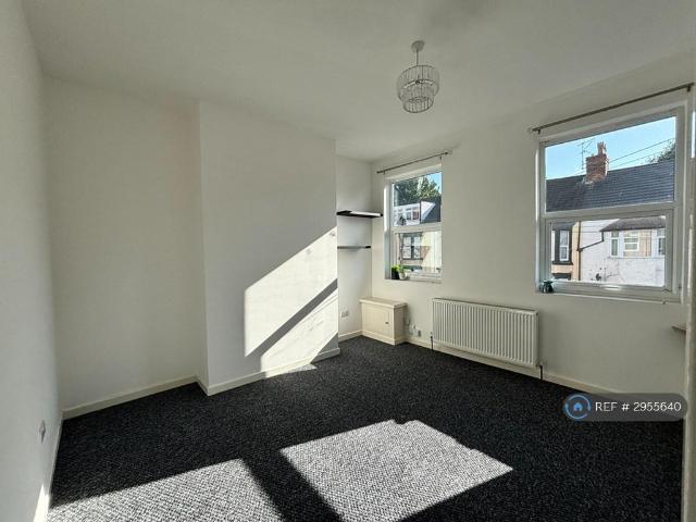 3 bedroom flat to rent