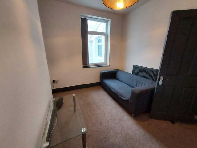 3 bedroom flat to rent