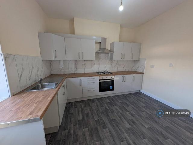 3 bedroom flat to rent