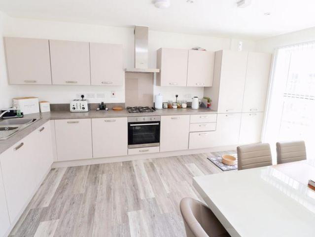3 bedroom flat to rent