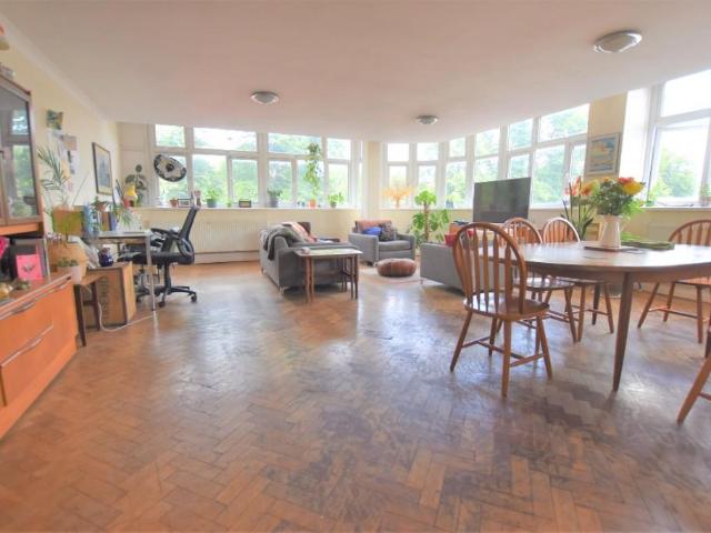 3 bedroom flat to rent