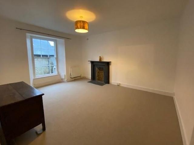 3 bedroom flat to rent