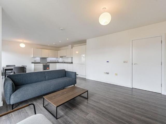 3 bedroom flat to rent