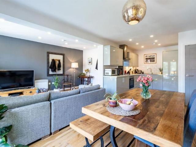 3 bedroom flat to rent