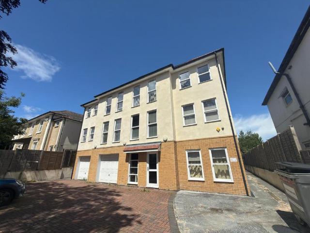 3 bedroom flat to rent