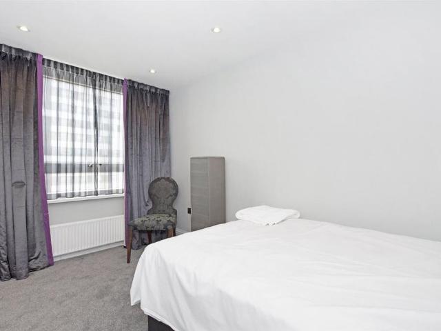 3 bedroom flat to rent