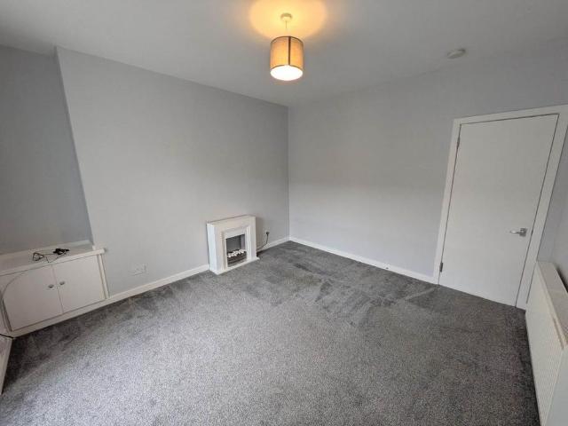 3 bedroom flat to rent