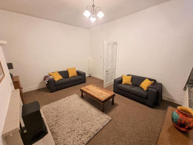 3 bedroom flat to rent