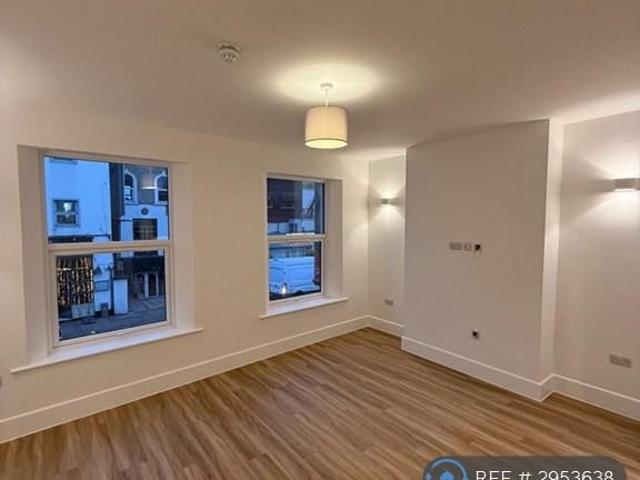 3 bedroom flat to rent
