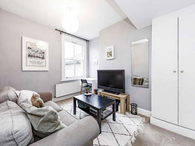 3 bedroom flat to rent