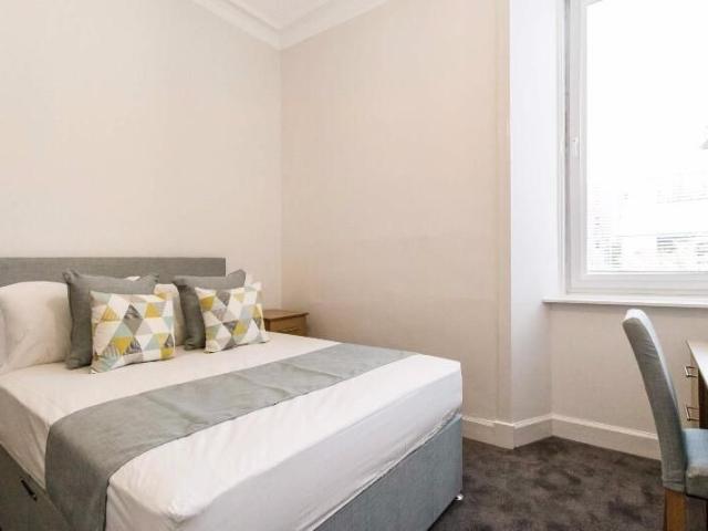 3 bedroom flat to rent