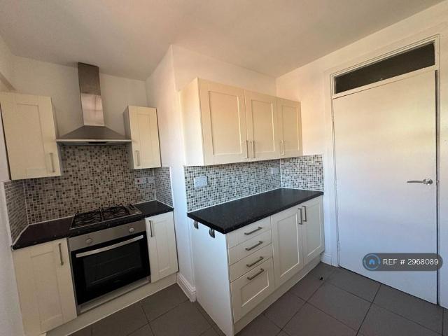 3 bedroom flat to rent