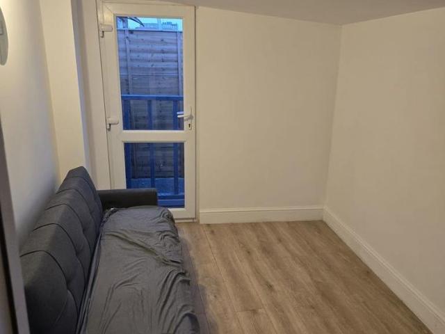 3 bedroom flat to rent
