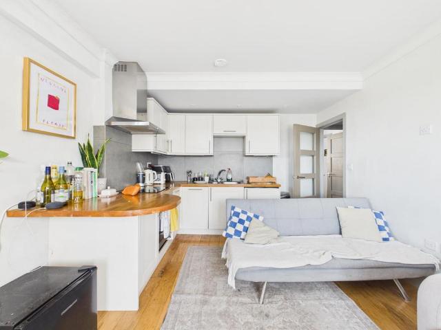 3 bedroom flat to rent