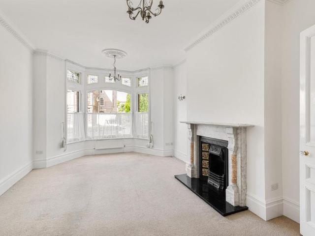 3 bedroom flat to rent