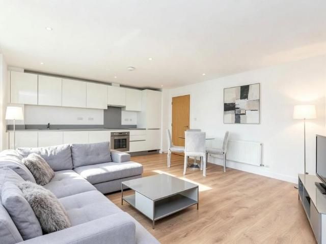 3 bedroom flat to rent