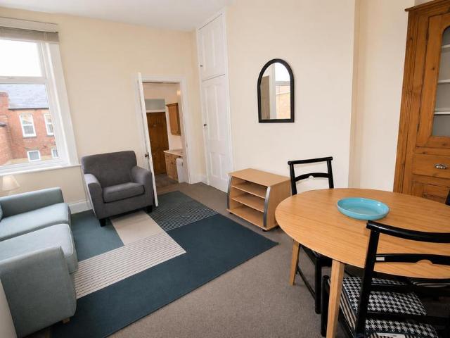 3 bedroom flat to rent