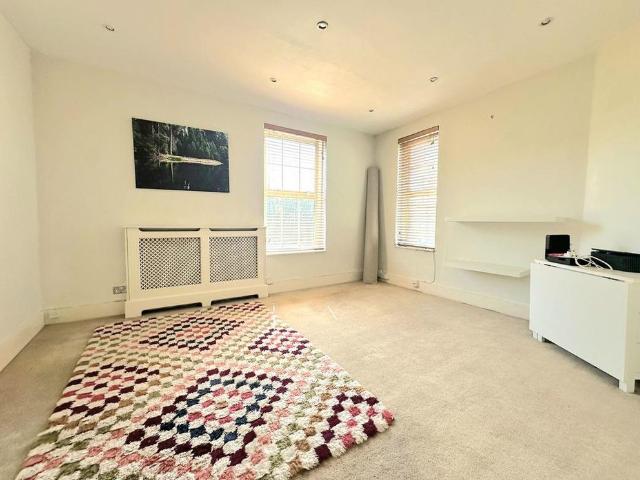 3 bedroom flat to rent