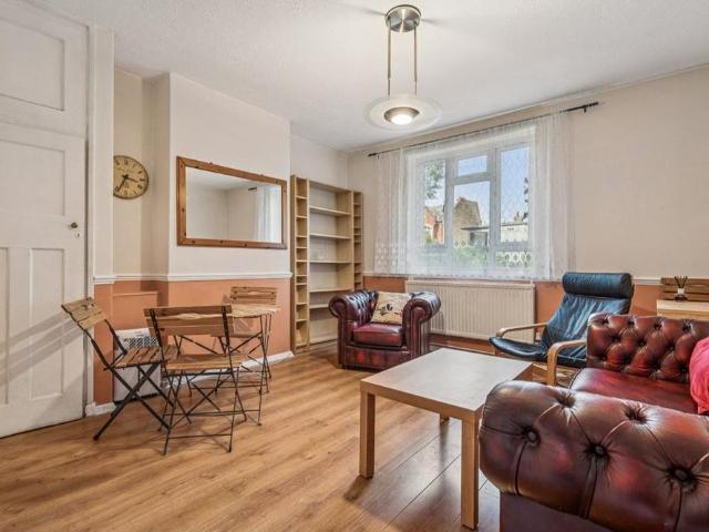 3 bedroom flat to rent